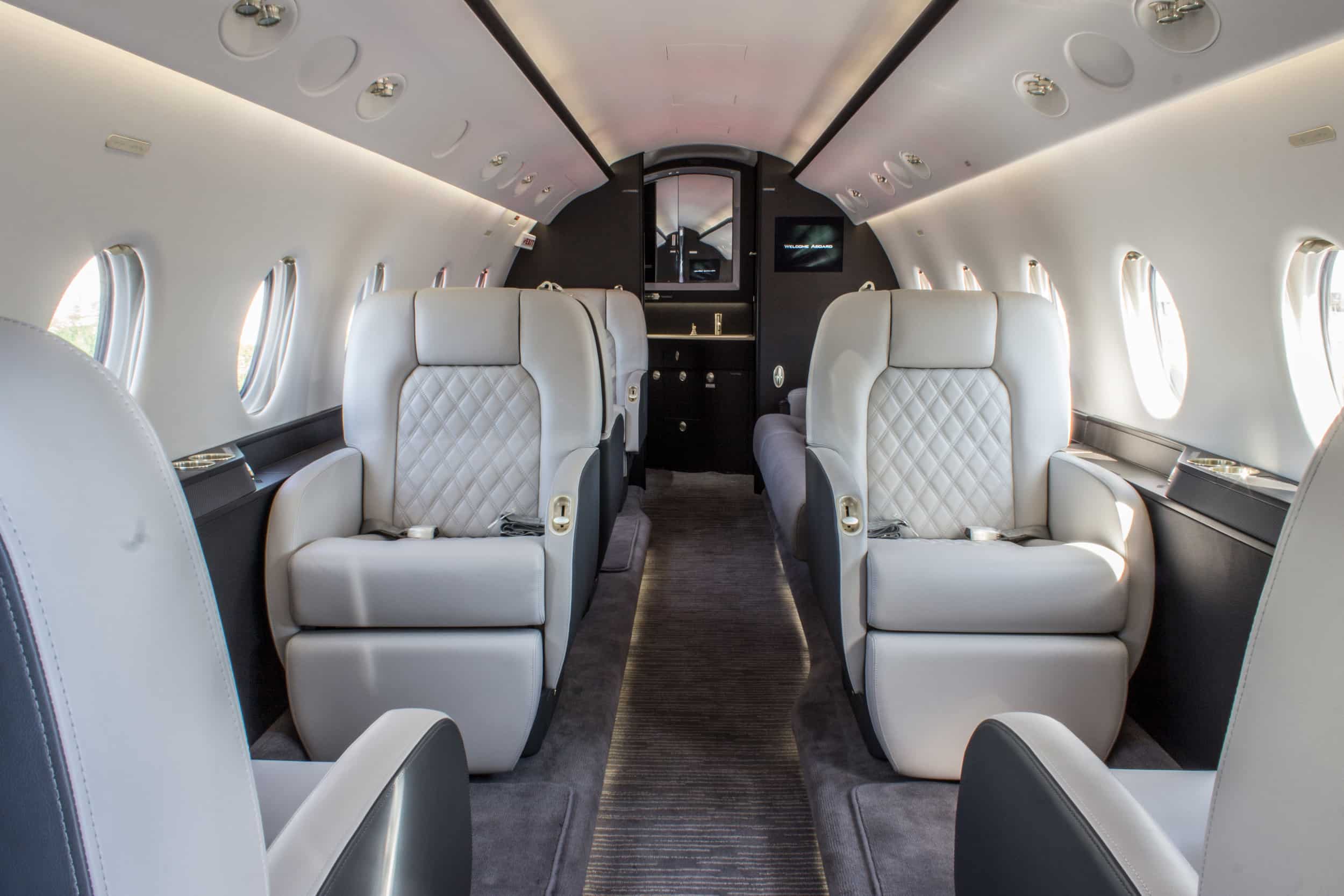 Gulfstream G200: Luxury & Efficiency at Competitive Hourly Rates