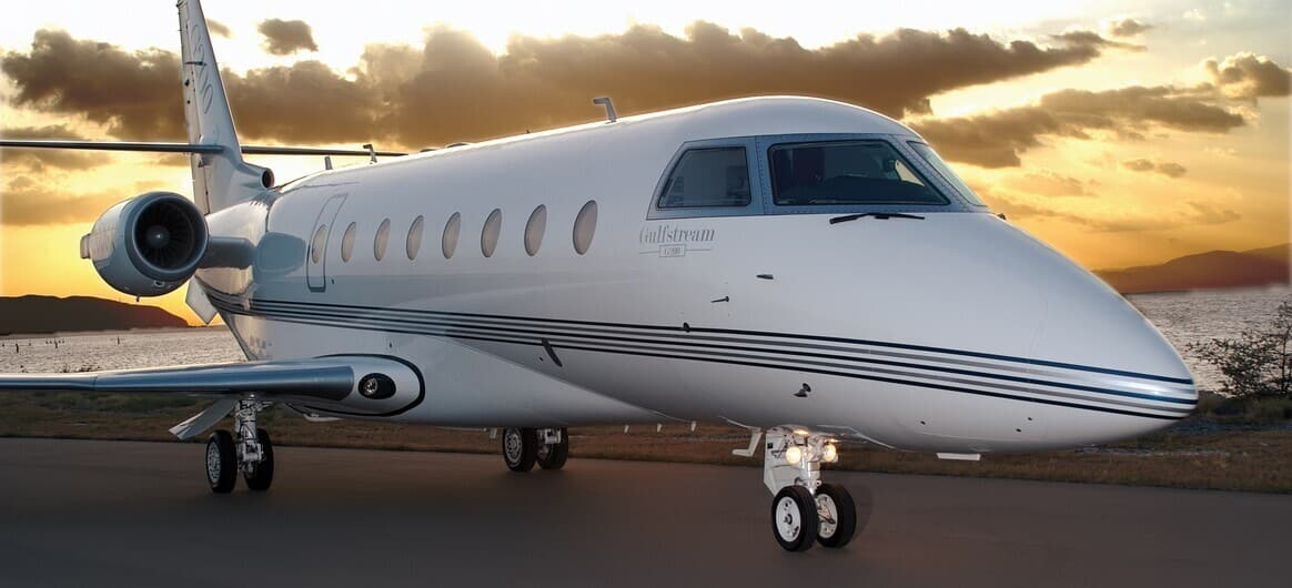 Gulfstream G200: Luxury & Efficiency at Competitive Hourly Rates